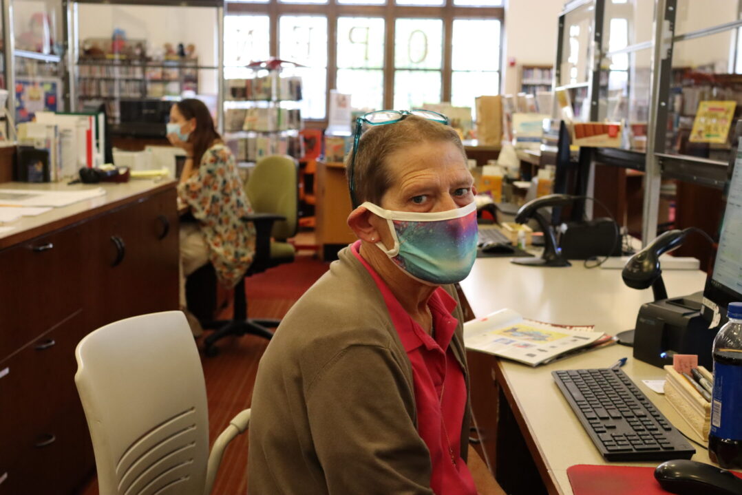 A stroll around the neighborhood - The Brown and White