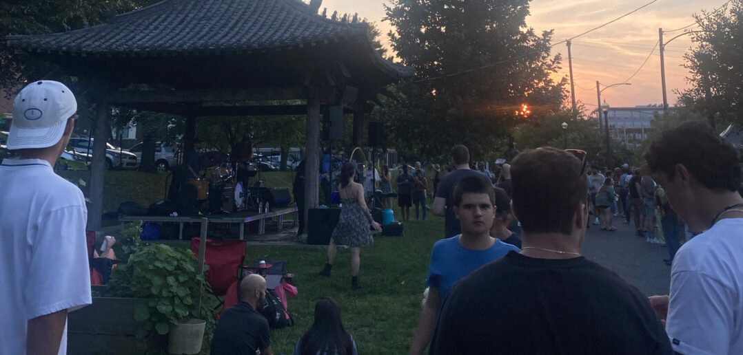 Pop-up music festival brings South Side together - The Brown and White